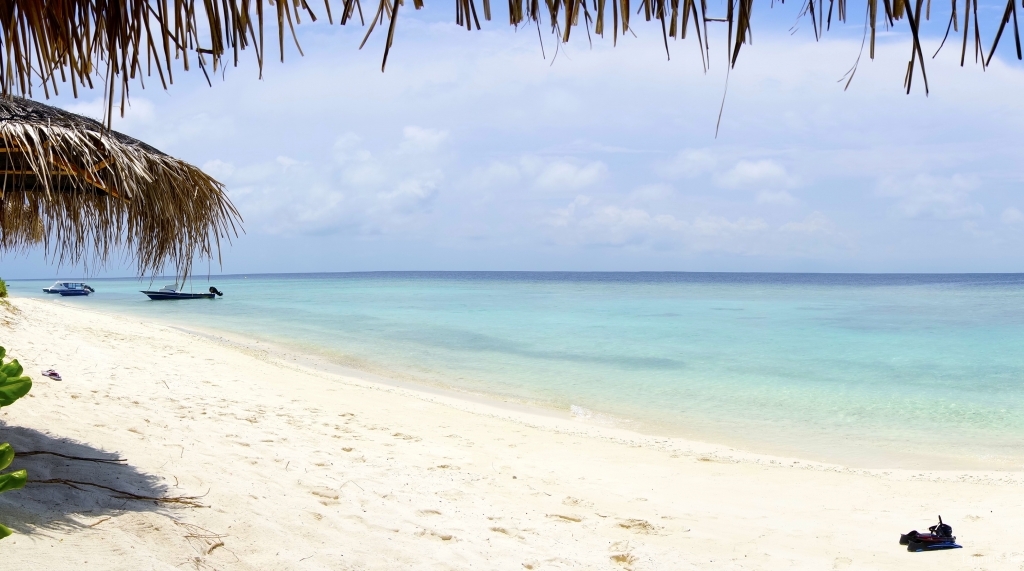 Maldives on a Budget - Aether Ariel